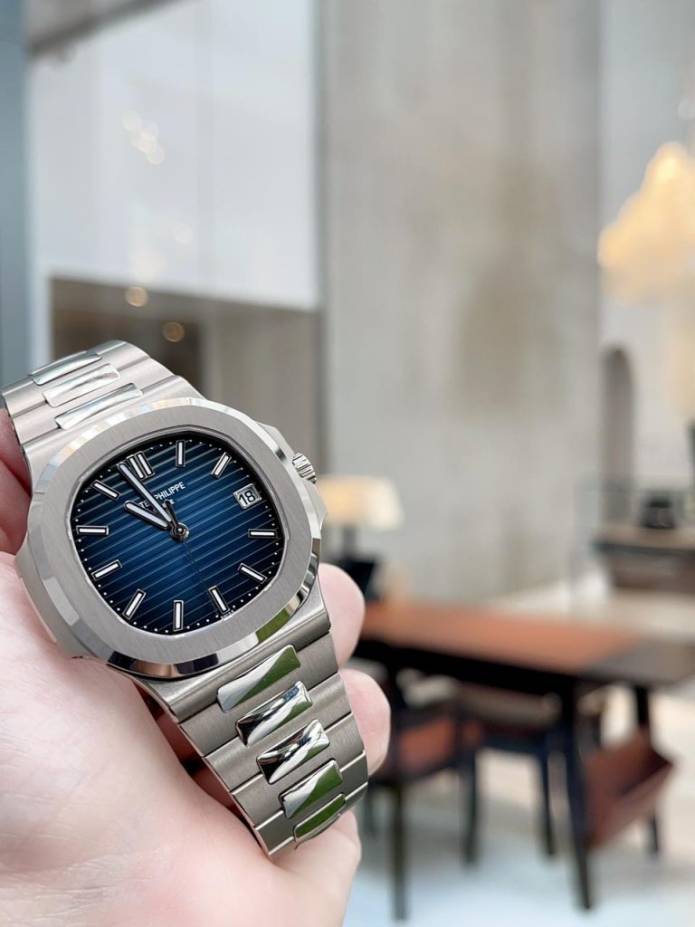Patek Philippe Nautilus 5811/1G-001 White Gold model 2022 New chờ hàng